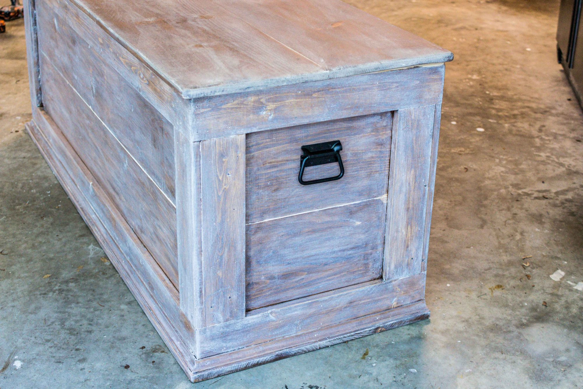 How to Build an Easy DIY Bedroom Storage Chest for Blankets – Building ...